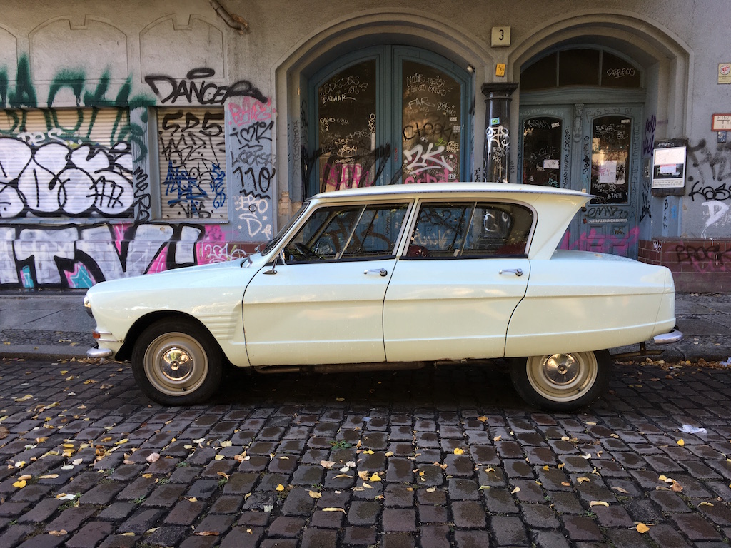 Oldtimer Berlin: Die schönsten Klassiker am Strassenrand! - LIFE IS A TRIP